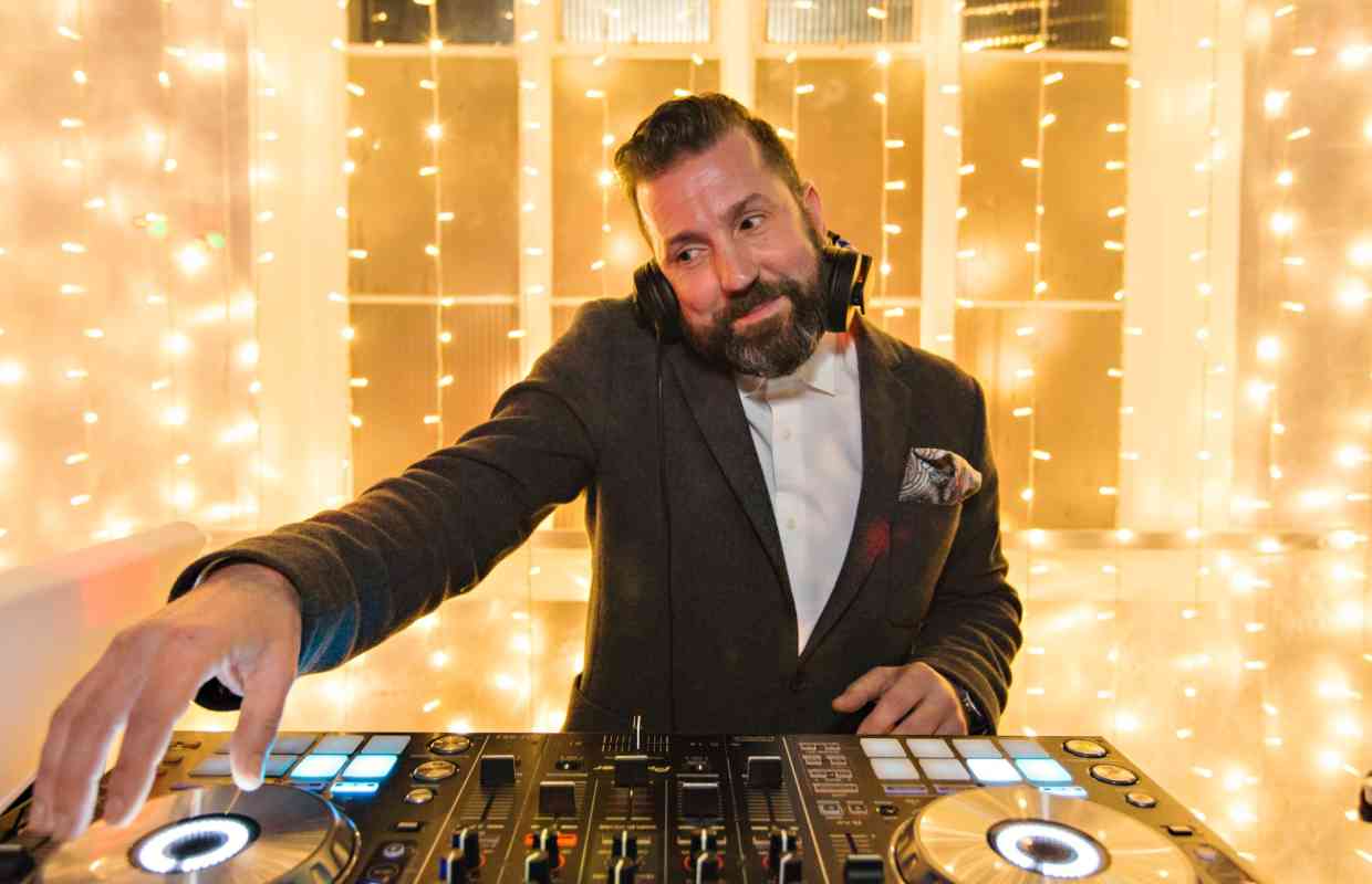 Party DJs for Hire | Wedding DJs | Function Central